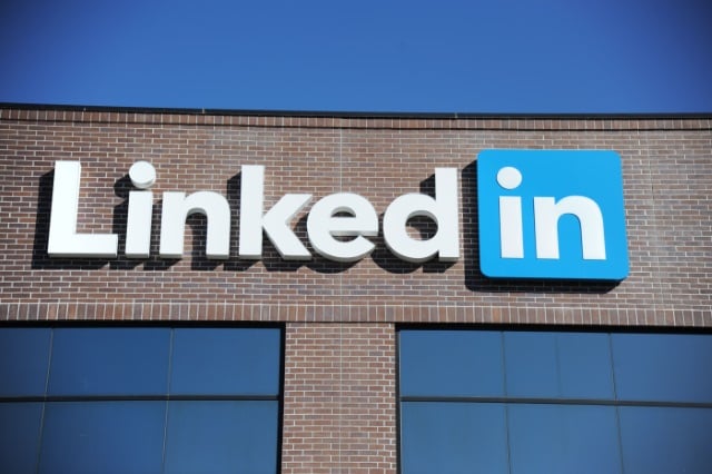 How To Use A LinkedIn Email Button - JDR Group
